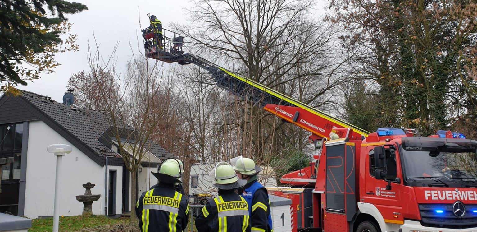 Dachstuhlbrand in Anbau eines Einfamilienhauses – Freiwillige Feuerwehr Königswinter
