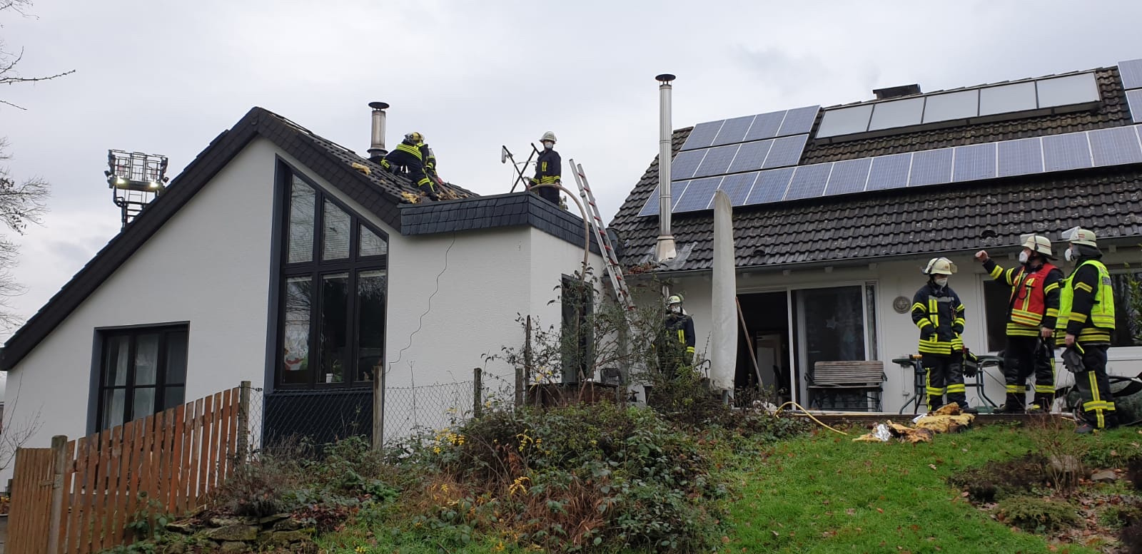 Dachstuhlbrand in Anbau eines Einfamilienhauses – Freiwillige Feuerwehr Königswinter